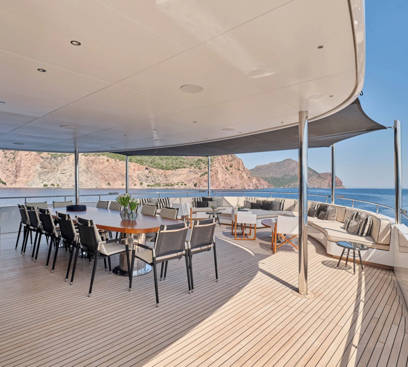 Yacht OMNIA, Amels | CHARTERWORLD Luxury Superyacht Charters